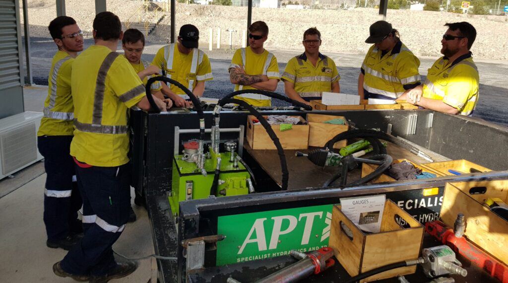 Fluid Power Circuit Modelling, Simulation and Analysis - APT Training